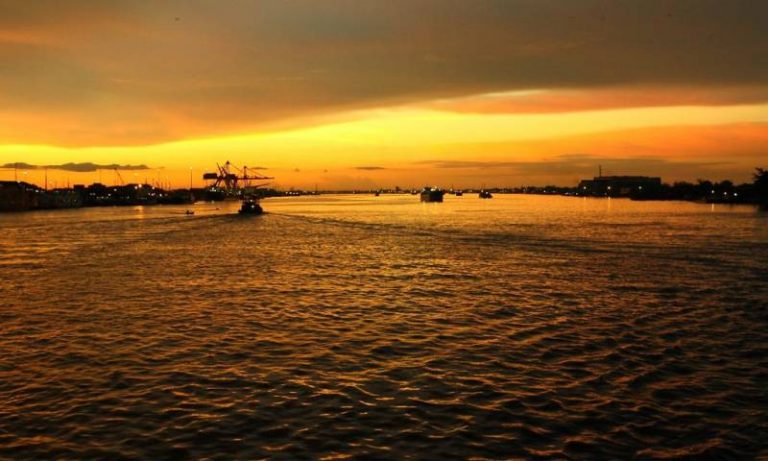 Sungai Kapuas Pontianak - Amazing Borneo Indonesia