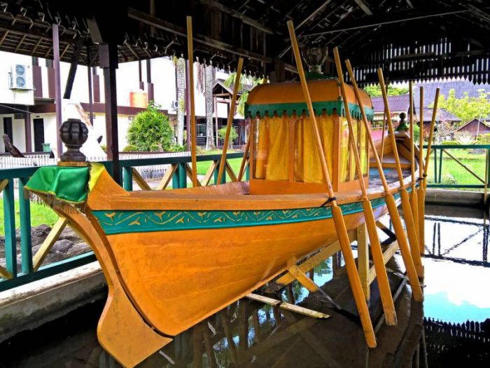 Pontianak City Tour - Museum Negeri Sejarah Budaya Khas - Amazing ...